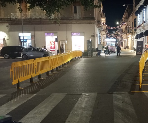 Corridoio pedonale all'intersezione fra via Trinchese e via Nazario Sauro